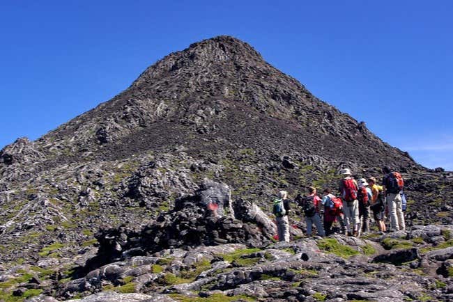 Trekking on Mount Pico, Madalena