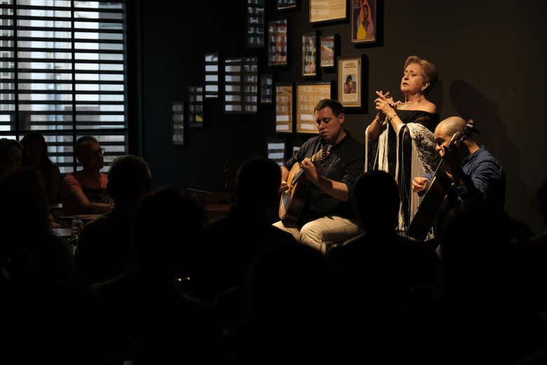 Espectáculo de fado en el Ideal Clube de Oporto - Civitatis.com