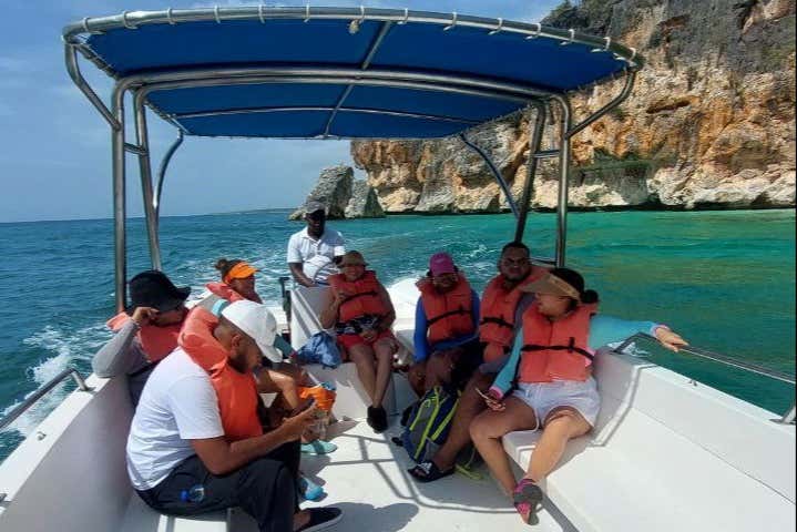 Tour en lancha por Bahía de las Águilas + Piscina Natural Timanye