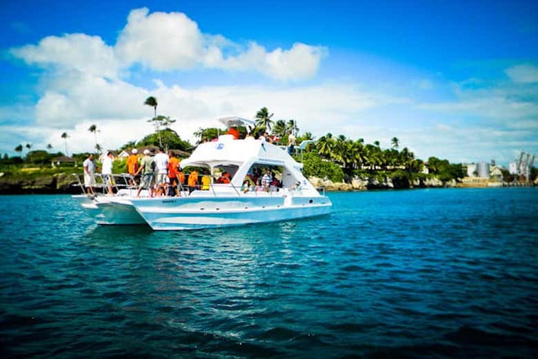 Catalina Island Boat Trip + Snorkeling from La Romana - Civitatis