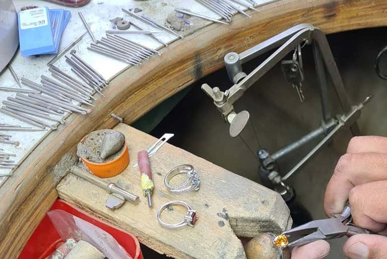 Free Diamond and Gem Workshop Tour In Cape Town - Civitatis.com