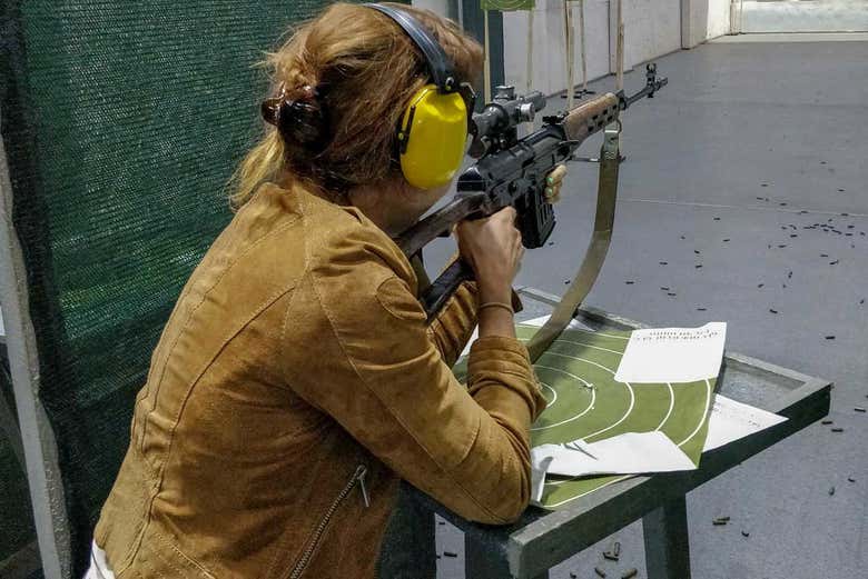 Prácticas De Tiro Con Armas Rusas En Moscú