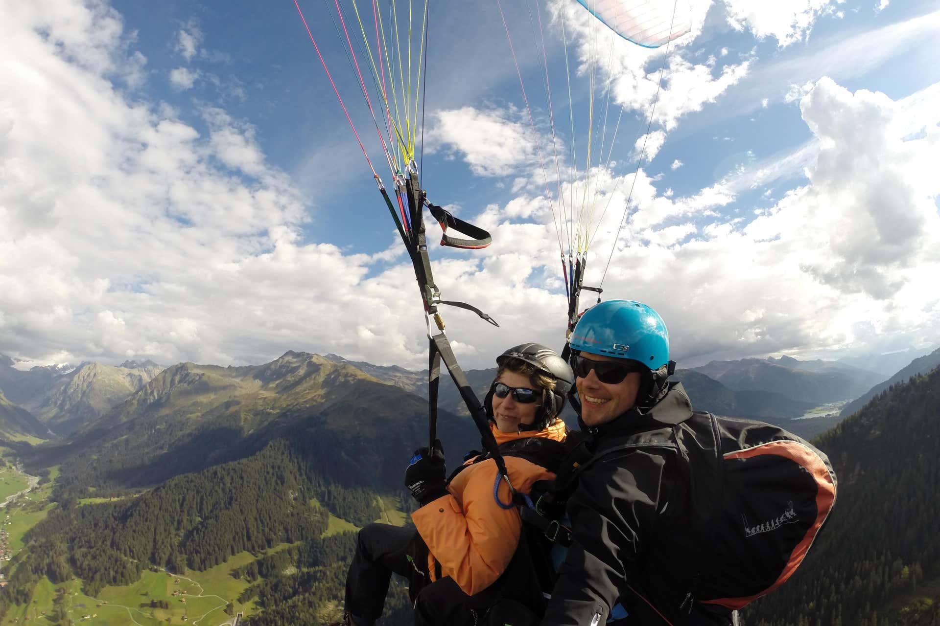 Vol en parapente dans les Alpes suisses depuis Klosters, Klosters-Serneus
