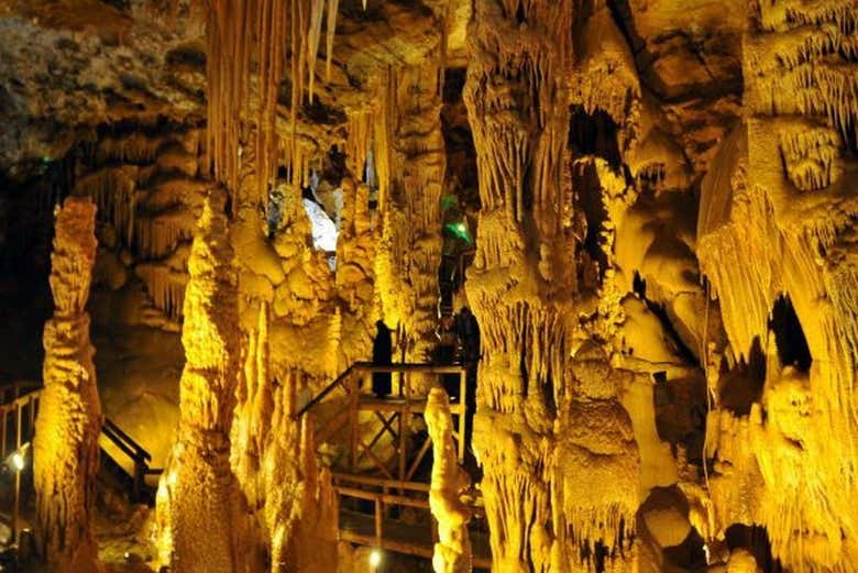Escursione al monastero di Sumela e alla grotta di Karaca da Trebisonda